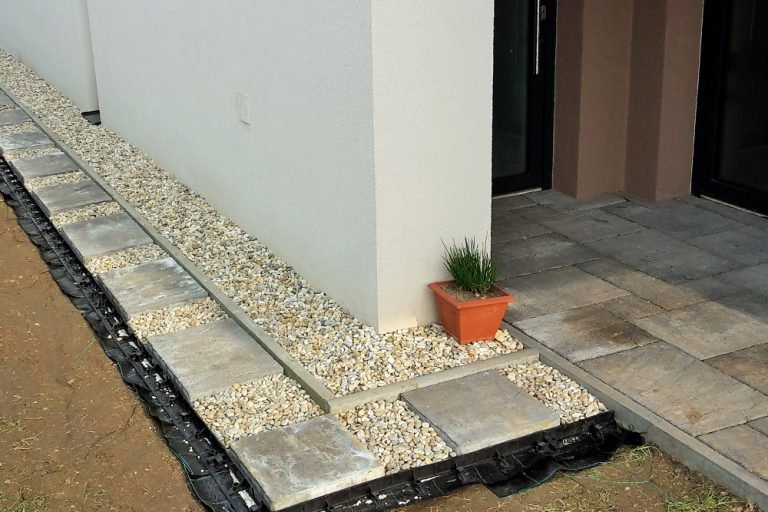 Jak si vyrobit chodník za domem?